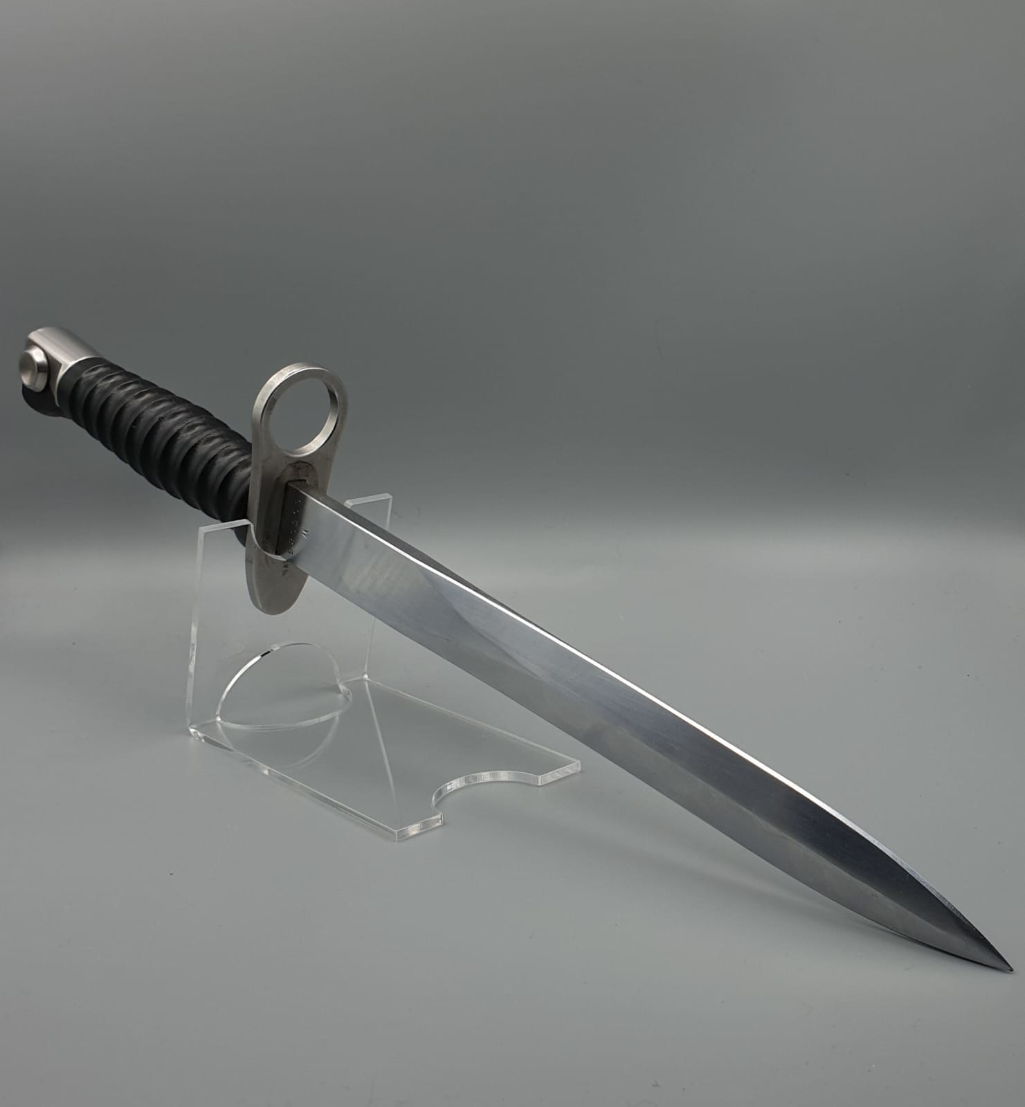 Multifunctional Display Stand For Revolvers / Pistols / Guns / Daggers ...