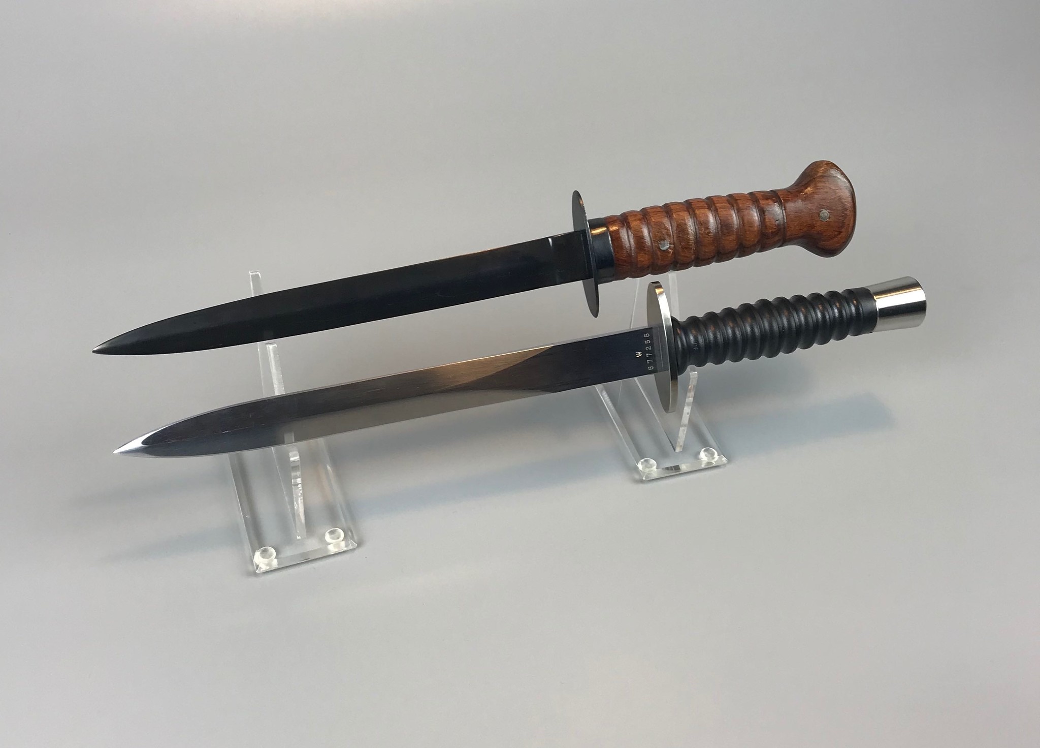 Sword / Bayonet / Dagger Display Stand - Showmycollection
