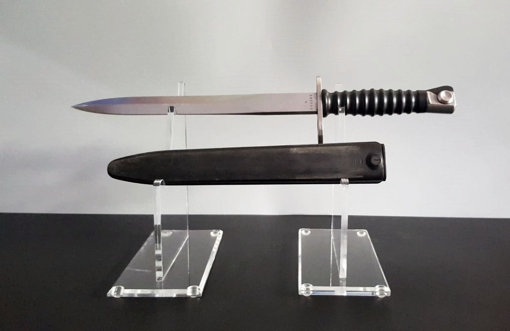 Sword / Bayonet / Dagger Display Stand - Showmycollection