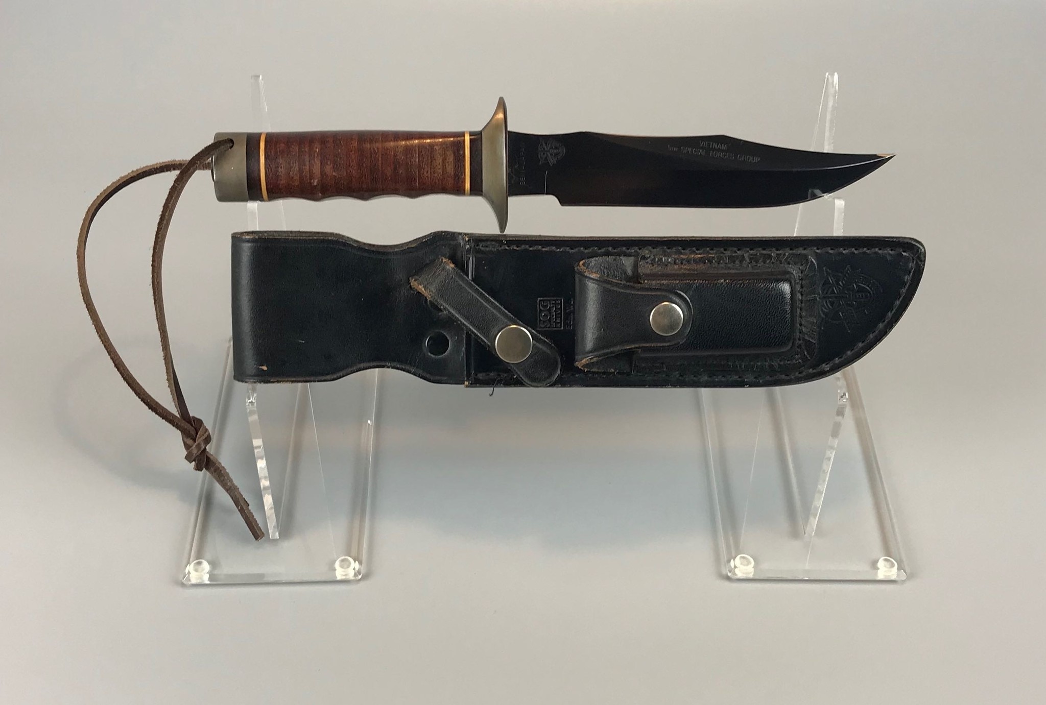 Sword / Bayonet / Dagger Display Stand - Showmycollection