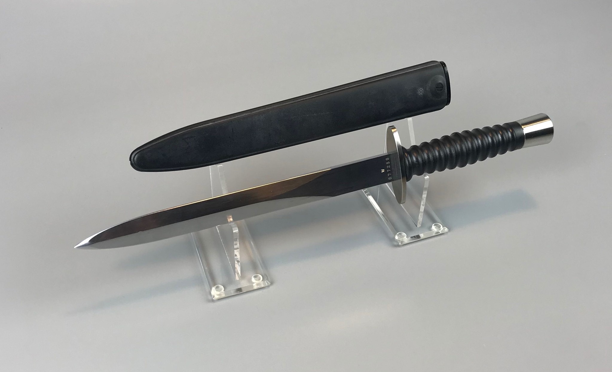 Sword / Bayonet / Dagger Display Stand - Showmycollection