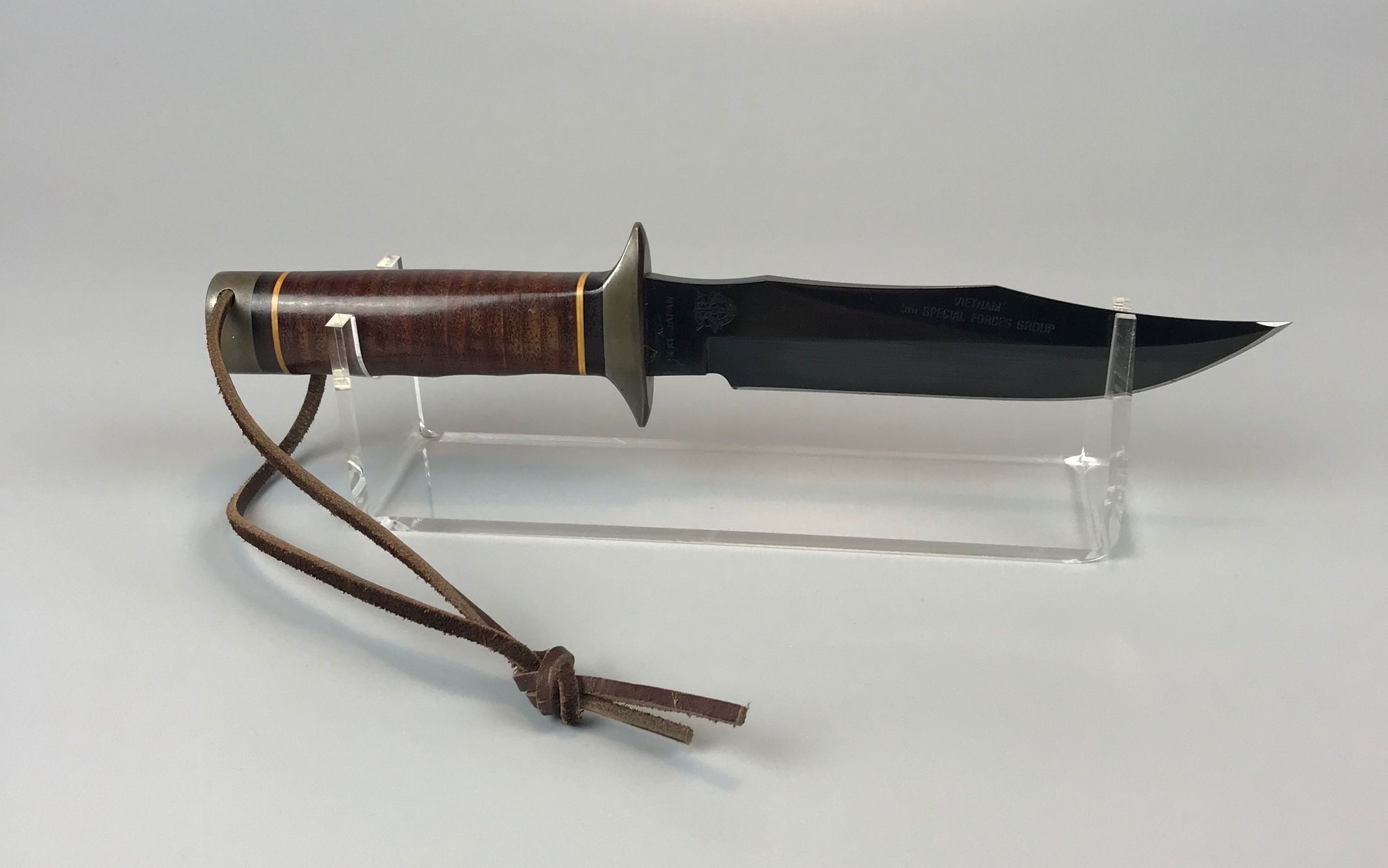 Acrylic Display Stand For Bayonets / Daggers - Showmycollection