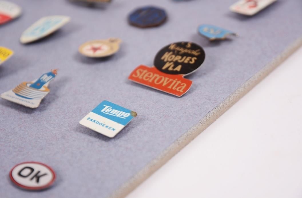 Sheets For Pins / Buttons - Showmycollection