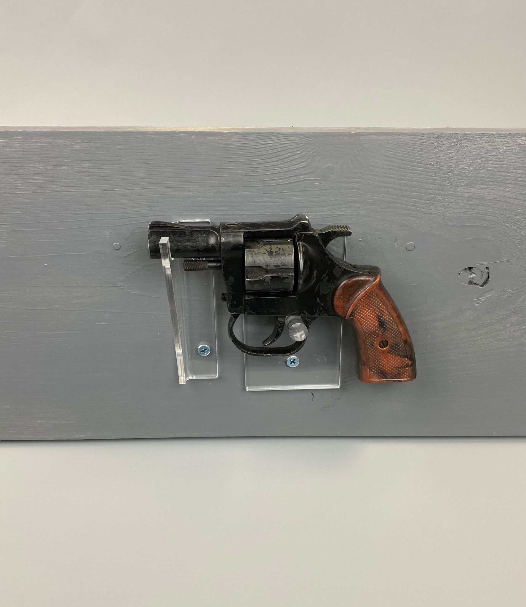 Wall Mounted Acrylic Pistol / Revolver Display - Showmycollection