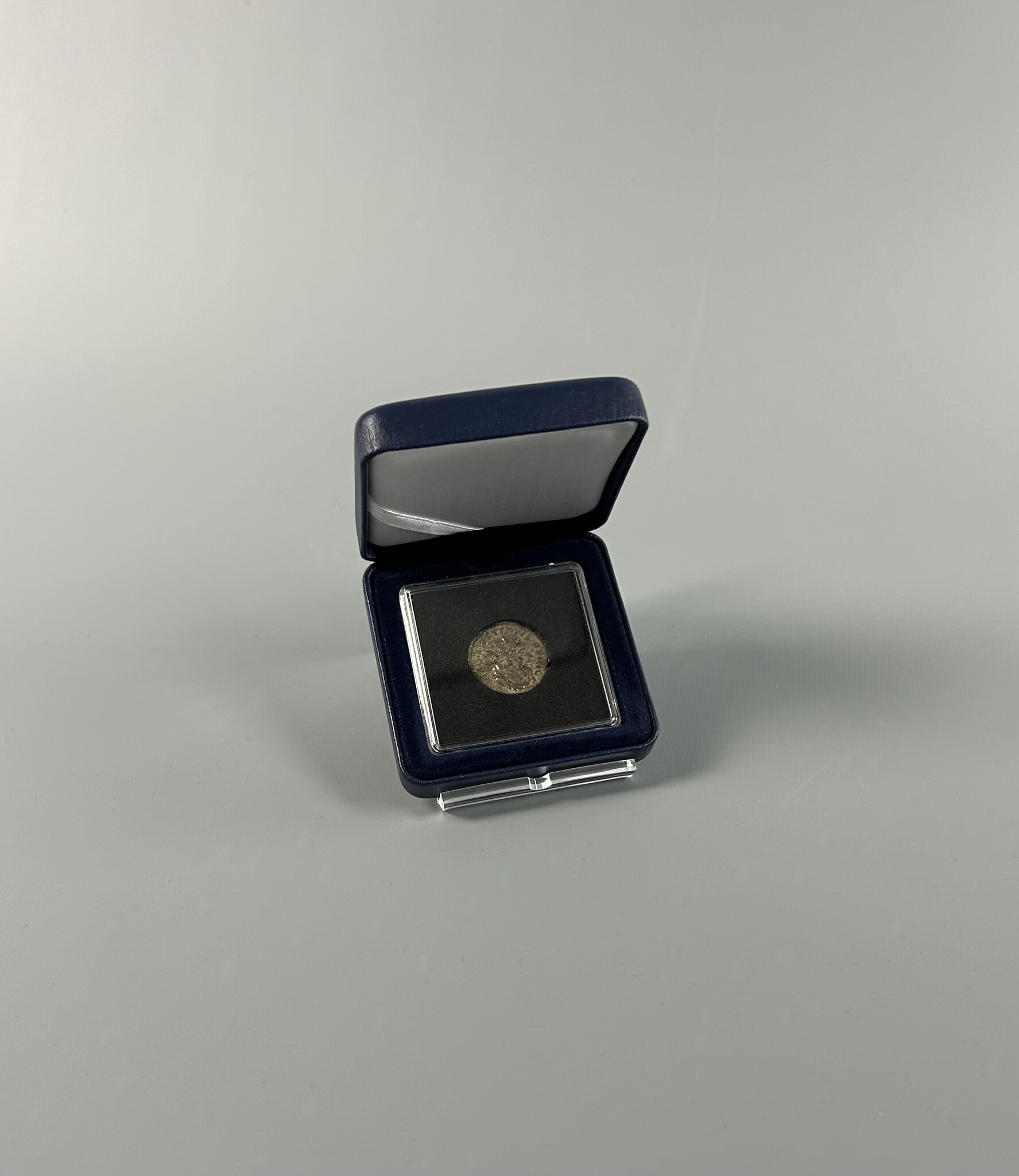 Display Stand For Medal / Coin Cases - Showmycollection