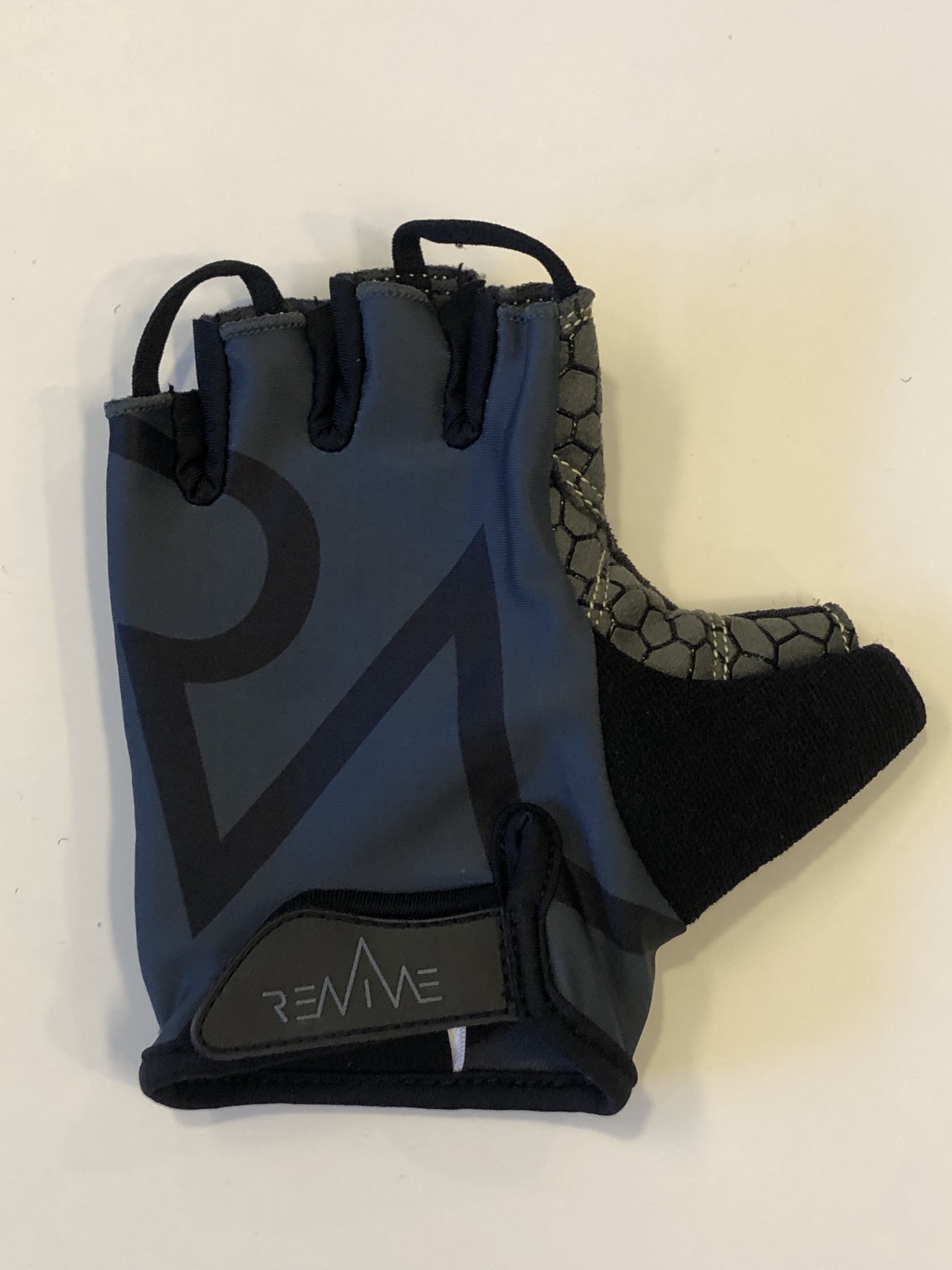 Sport gloves - REVIVE Sportswear