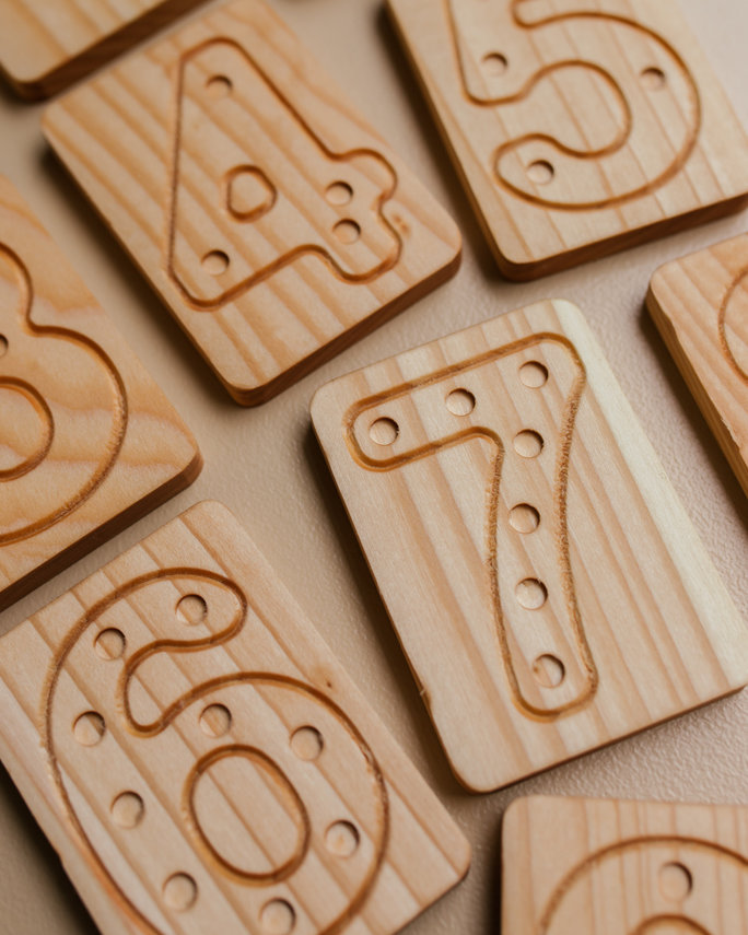 Wooden number board with holes | Ziloen - Ziloen