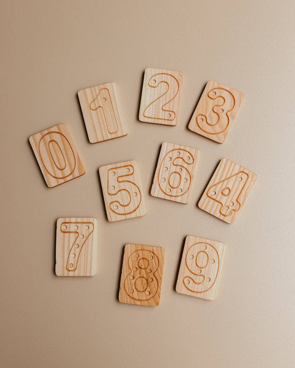 Wooden number board with holes | Ziloen - Ziloen