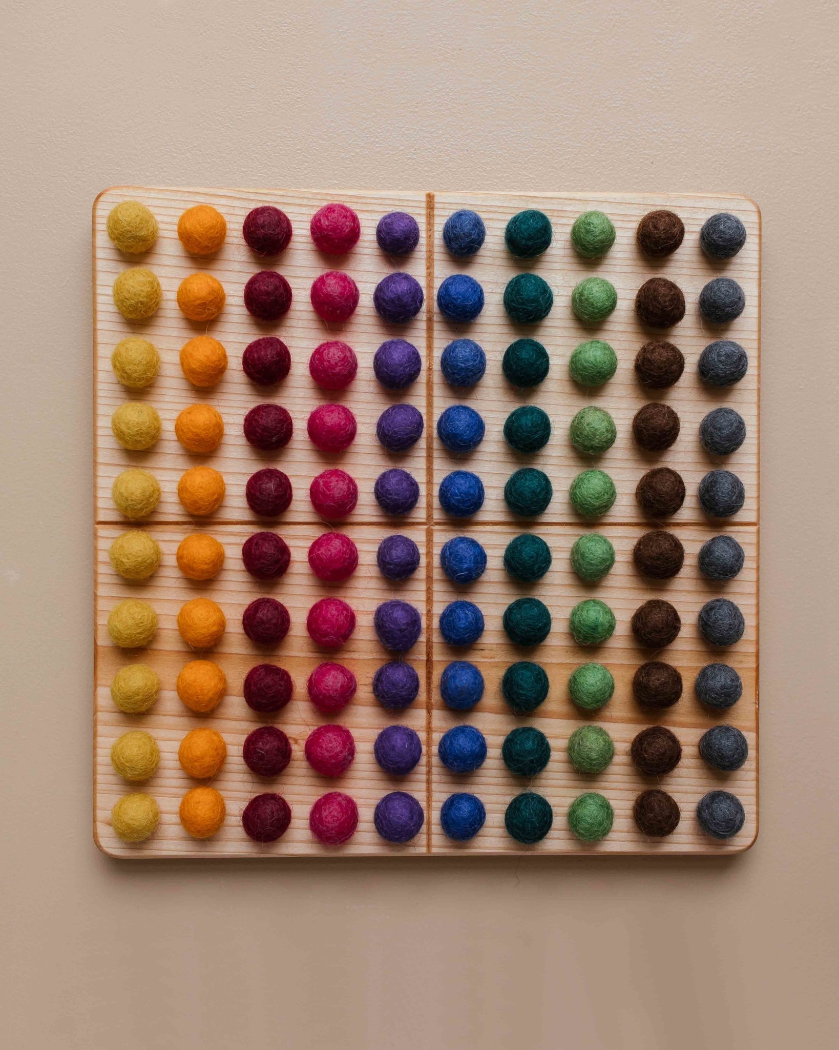 Wooden hundred board including felt balls | Ziloen - Ziloen