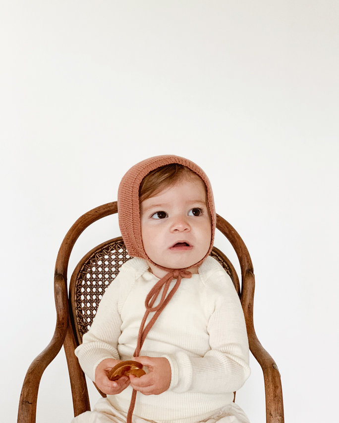 Hvid merino wool bonnet - brick: soft and warm! | Ziloen - Ziloen