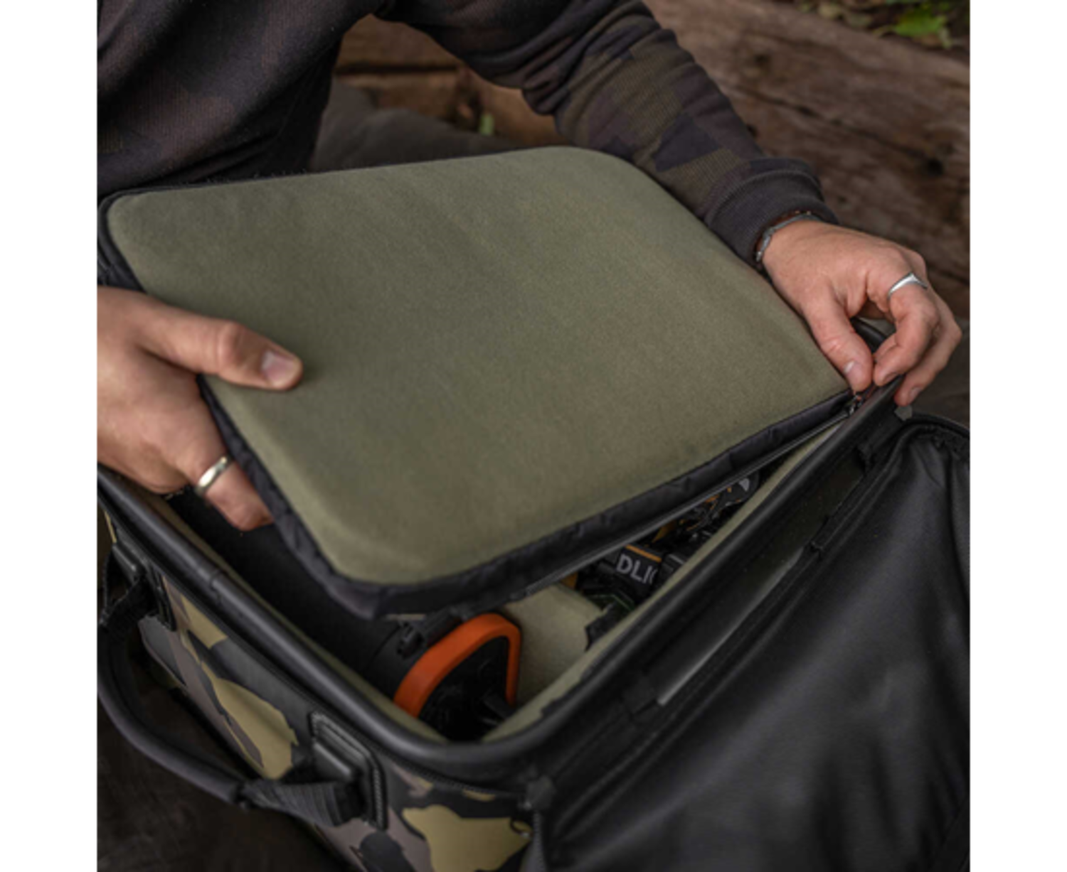 Avid Carp Stormshield Pro Tech Pack - Reniers Fishing