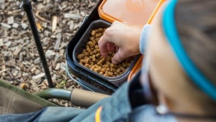 Guru Bucket Plus 4 System 17 liter - Reniers Fishing