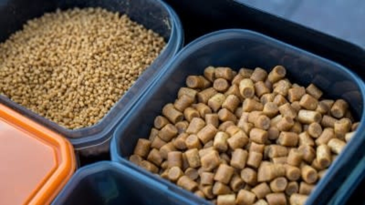 Guru Bucket Plus 4 System 17 liter - Reniers Fishing