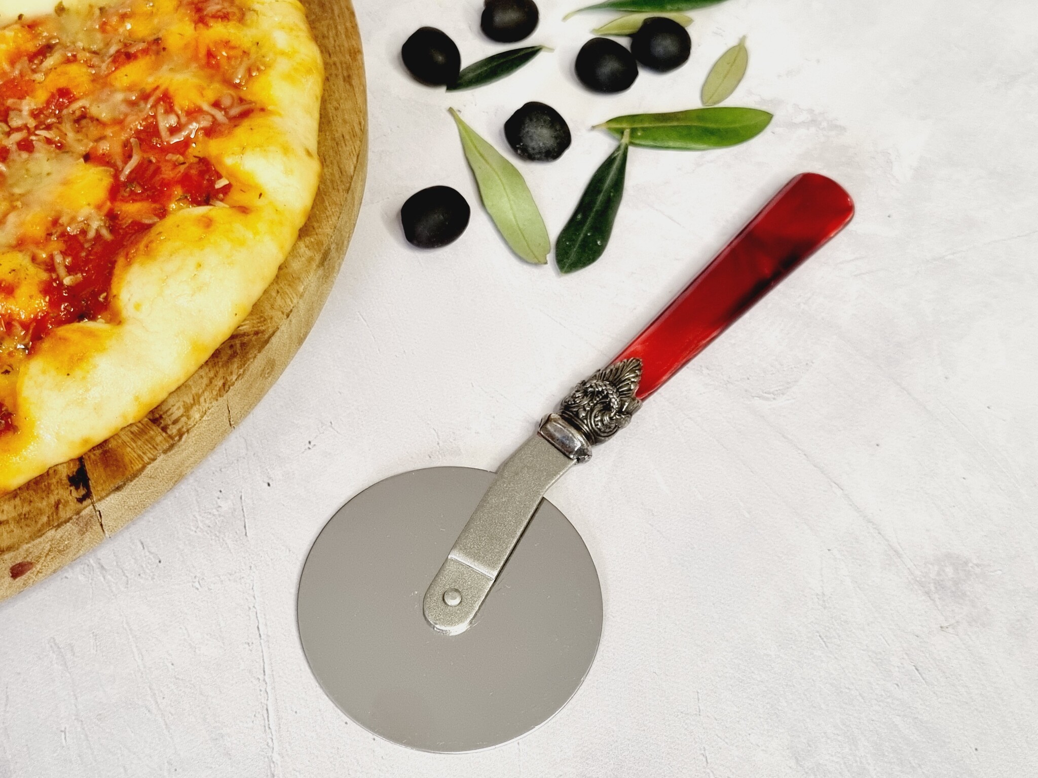 Pizza Cutter: A Stylish and Efficient Kitchen Gadget - Cutlery EME Napoleon