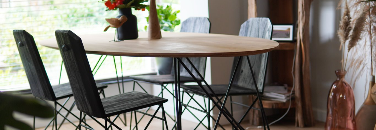 Teakhouten tafel behandelen of juist niet? - alles wat je moet weten ...