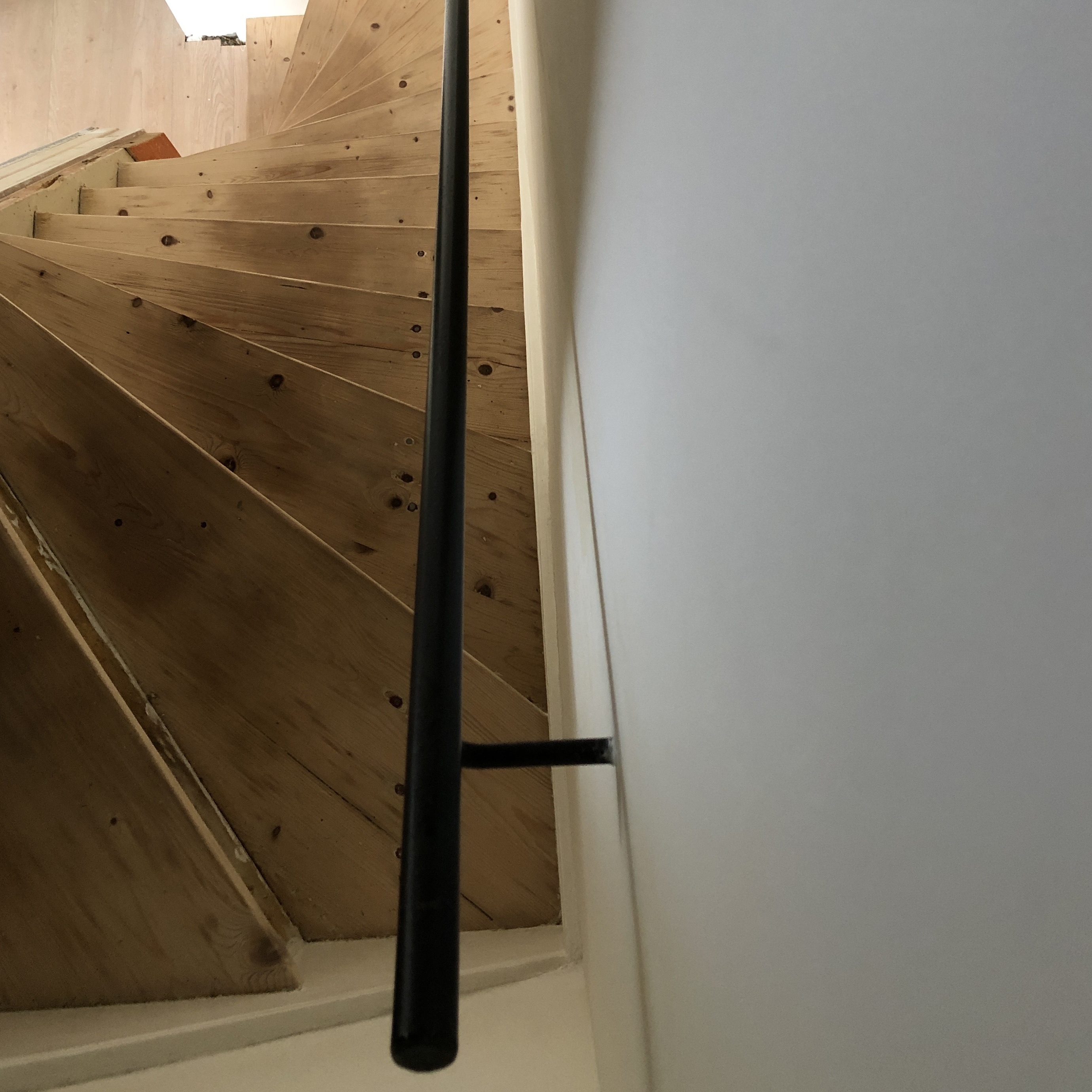 Smeedijzer trapleuning rond 20 mm - ZWART - Incl. gelaste dragers rond ...