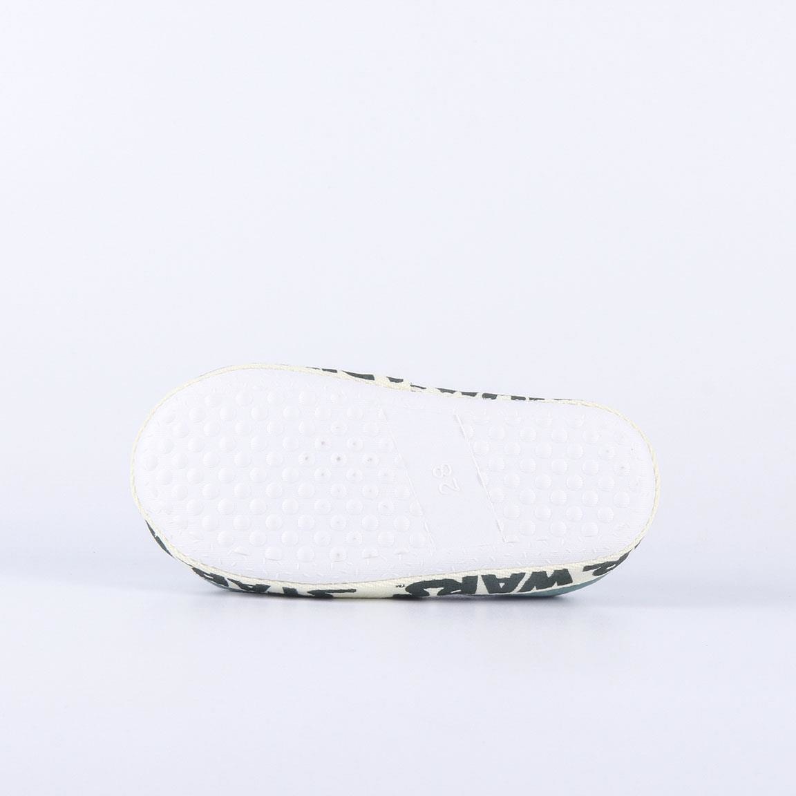 Star Wars The Mandalorian Slippers - Baby Yoda - Merchandise4All