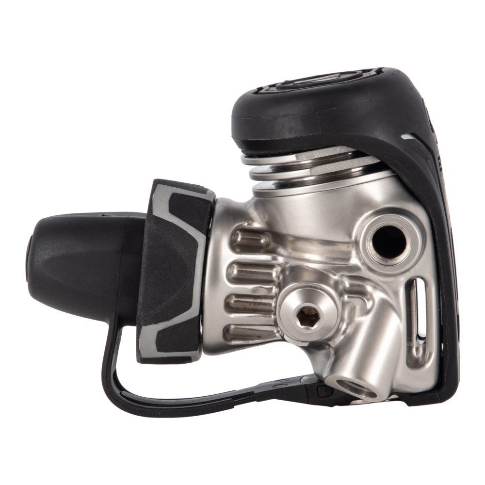 Apeks EVX200 First Stage | Lucas Divestore