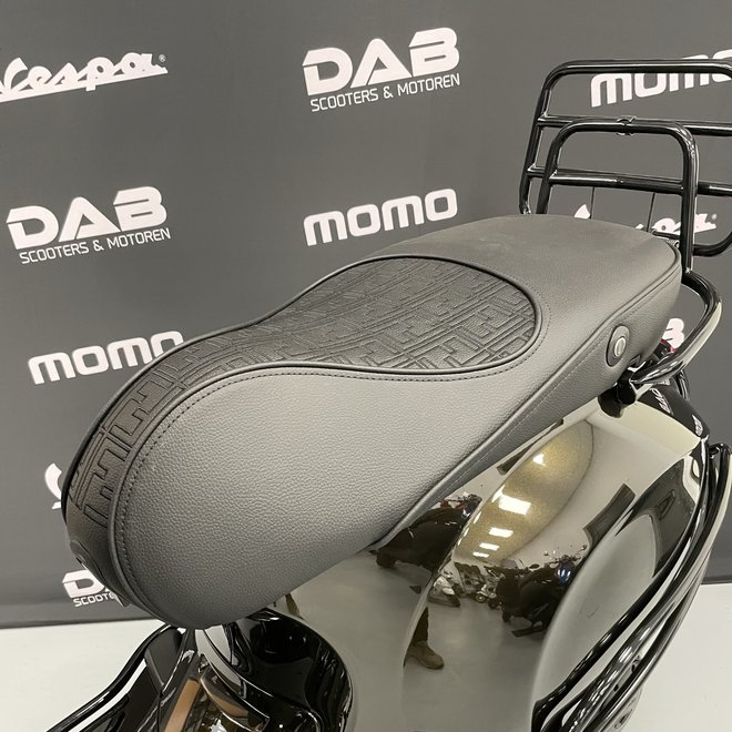 Vespa Sprint custom Python Green - DAB scooters & Motoren B.V.