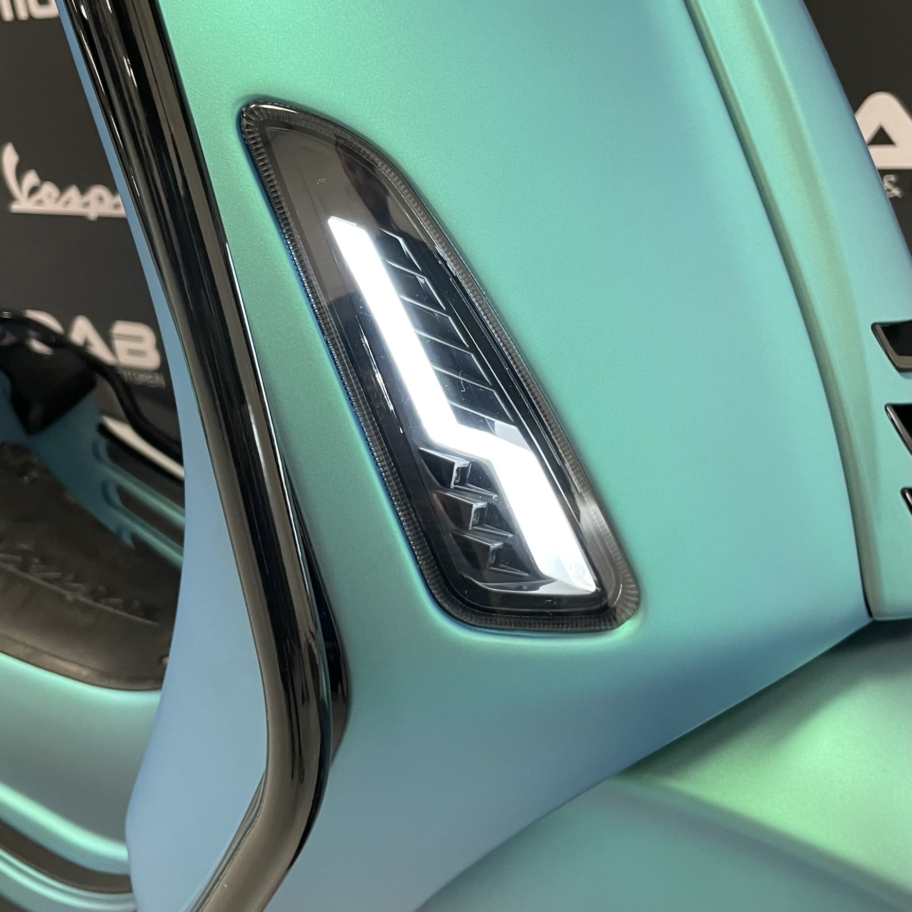 Vespa Sprint Custom Opaco Green Cameleon - DAB scooters & Motoren B.V.