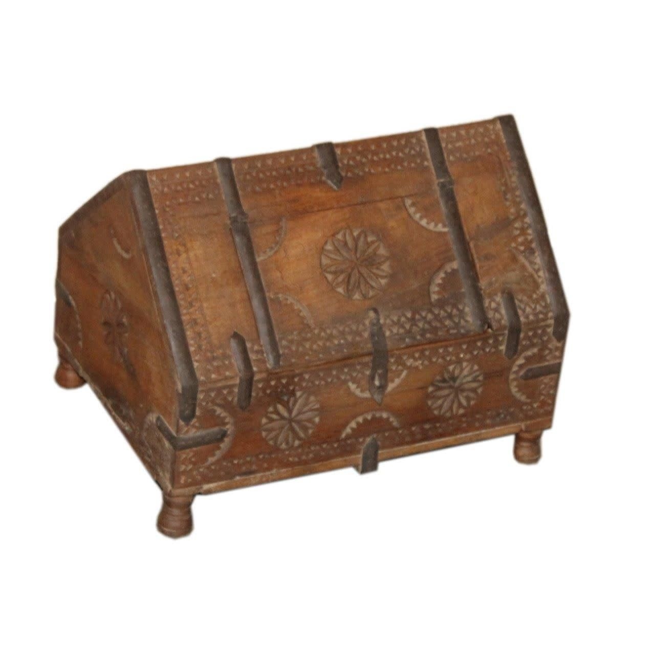 India - Old Furniture Tribal Hut Box - Trading Boundaries