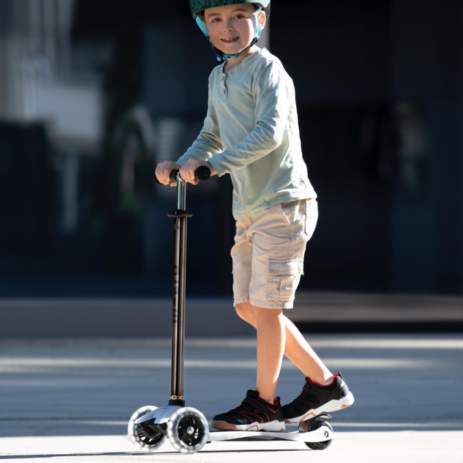 Micro Step Maxi Deluxe Flux LED Neochrome Black - Lazy Lama Kids ...