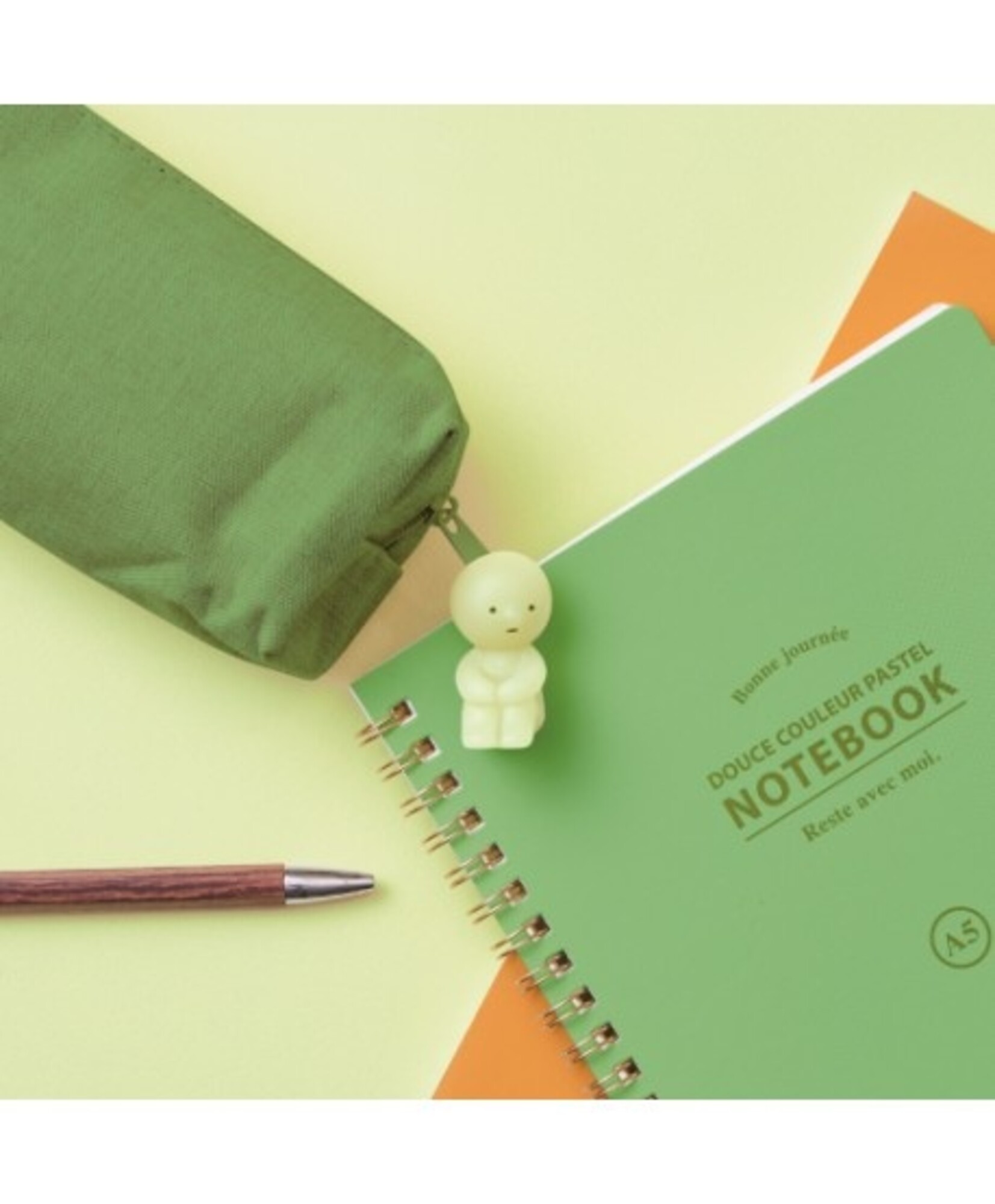 Smiski Zipper Bite Sitting - Lazy Lama Kids Conceptstore