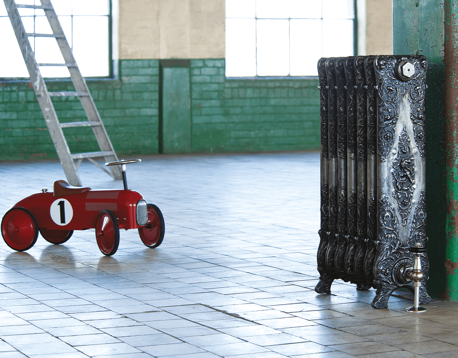 Cast iron radiator with flower deco Cherub 798 - TheClassicHouse - the ...