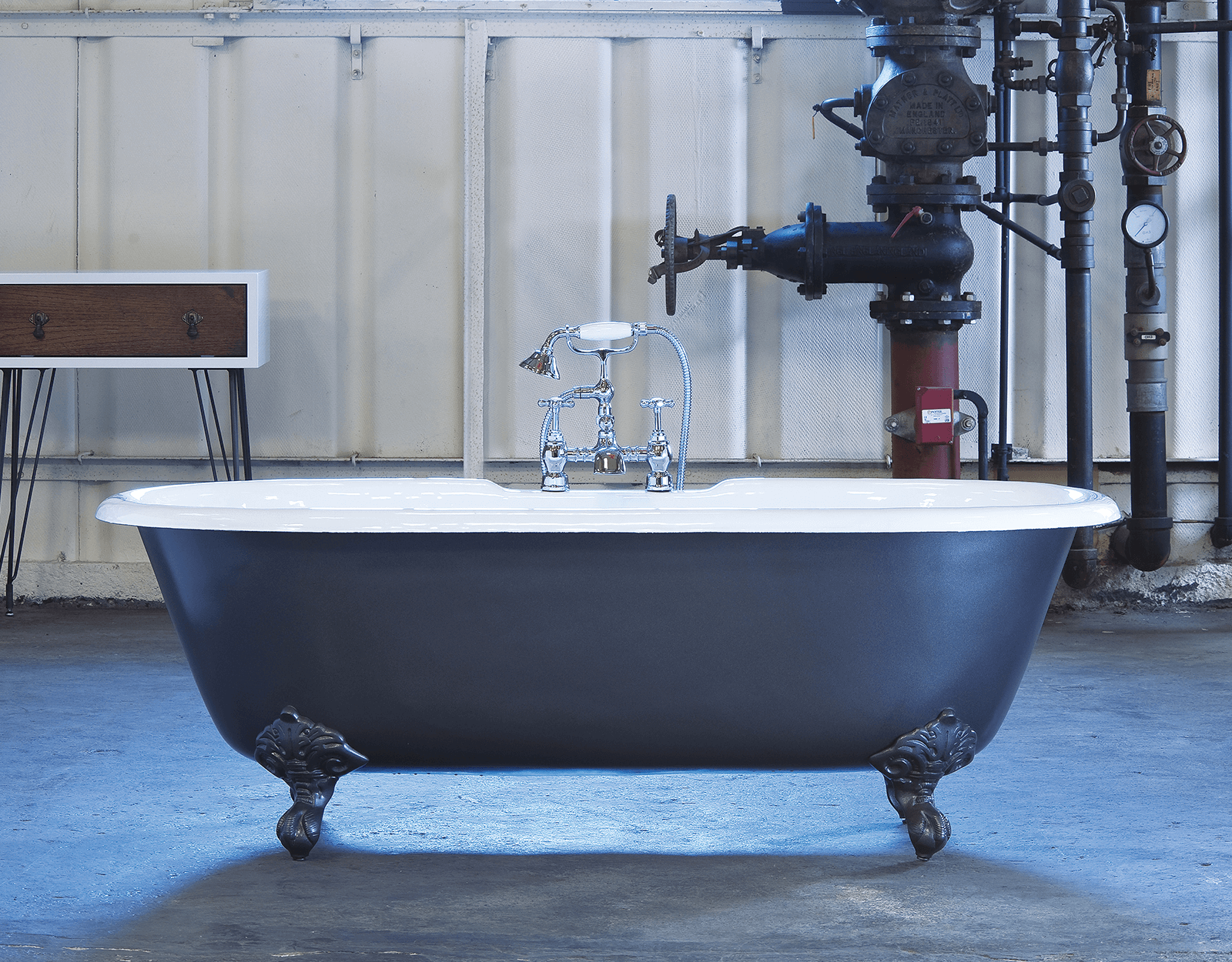 Freestanding cast iron bath with feet Moulin 1700 - TheClassicHouse ...