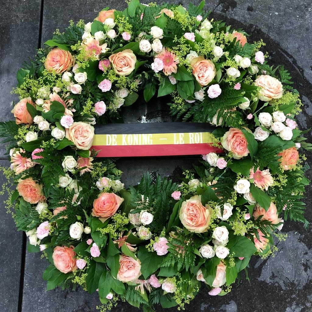 Sympathy Collection – Refined Floral Wreath (90 cm) - Daniel Ost