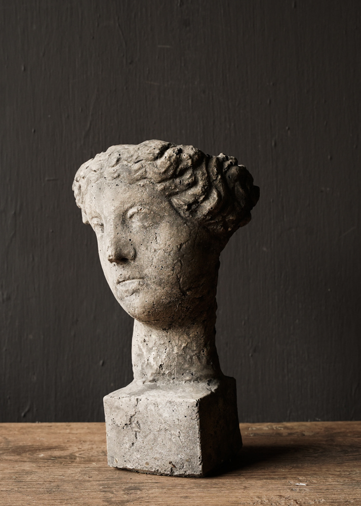 Concrete statue on pedestal - HerbersLifeHerbersLifestylestyle