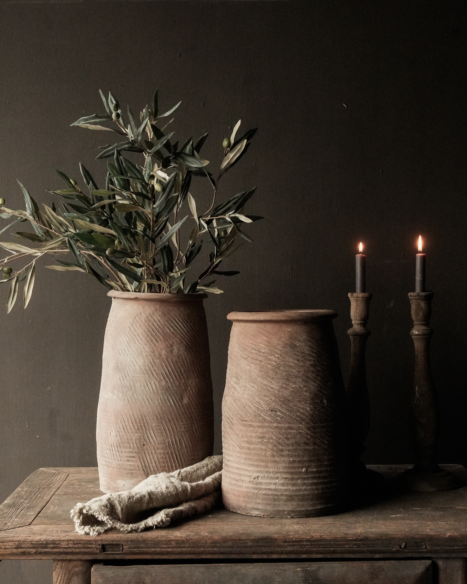 Scratched straight terracotta pots - HerbersLifeHerbersLifestylestyle