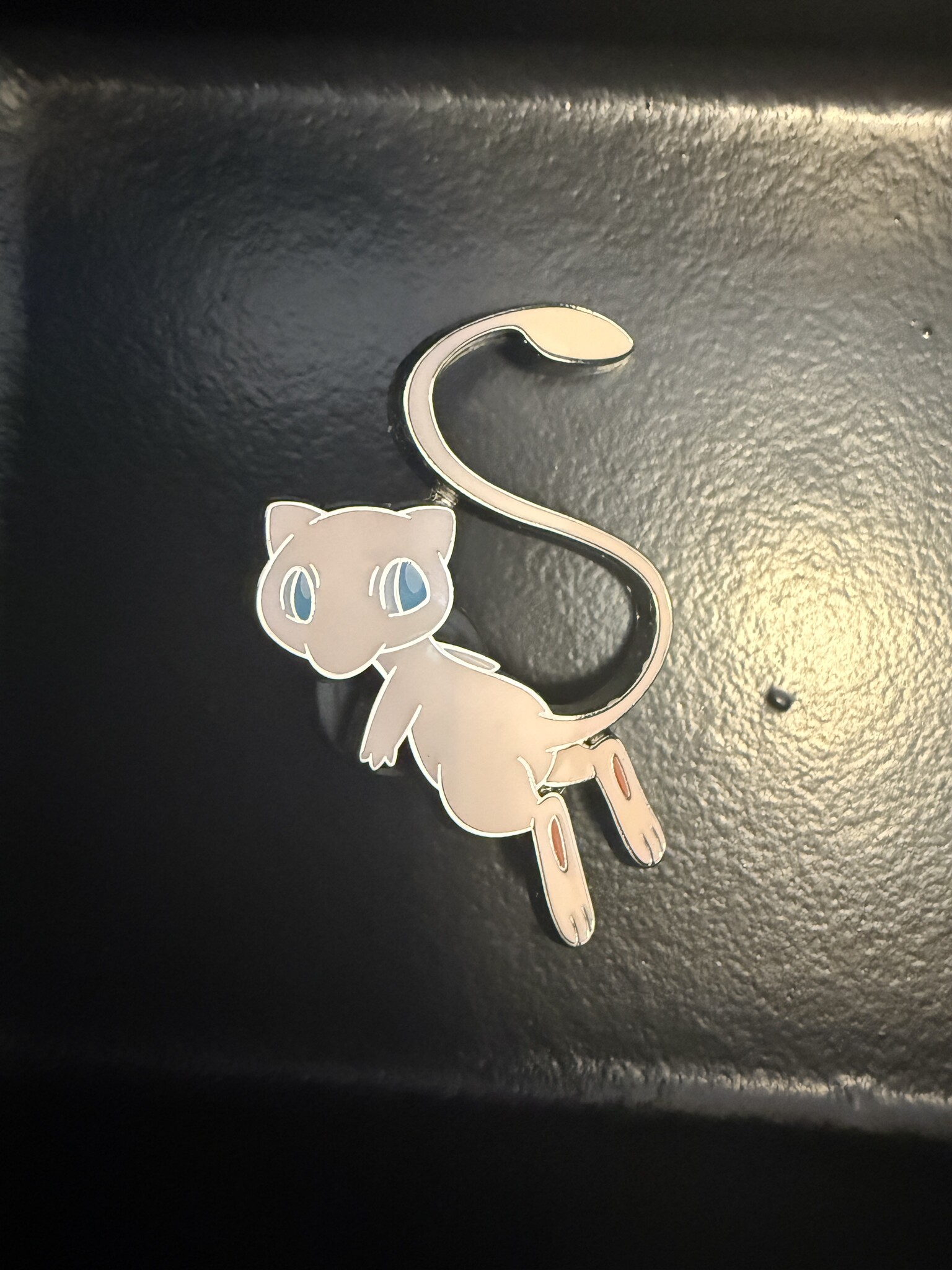 Mew Pin 2 - LegendaryCards.eu