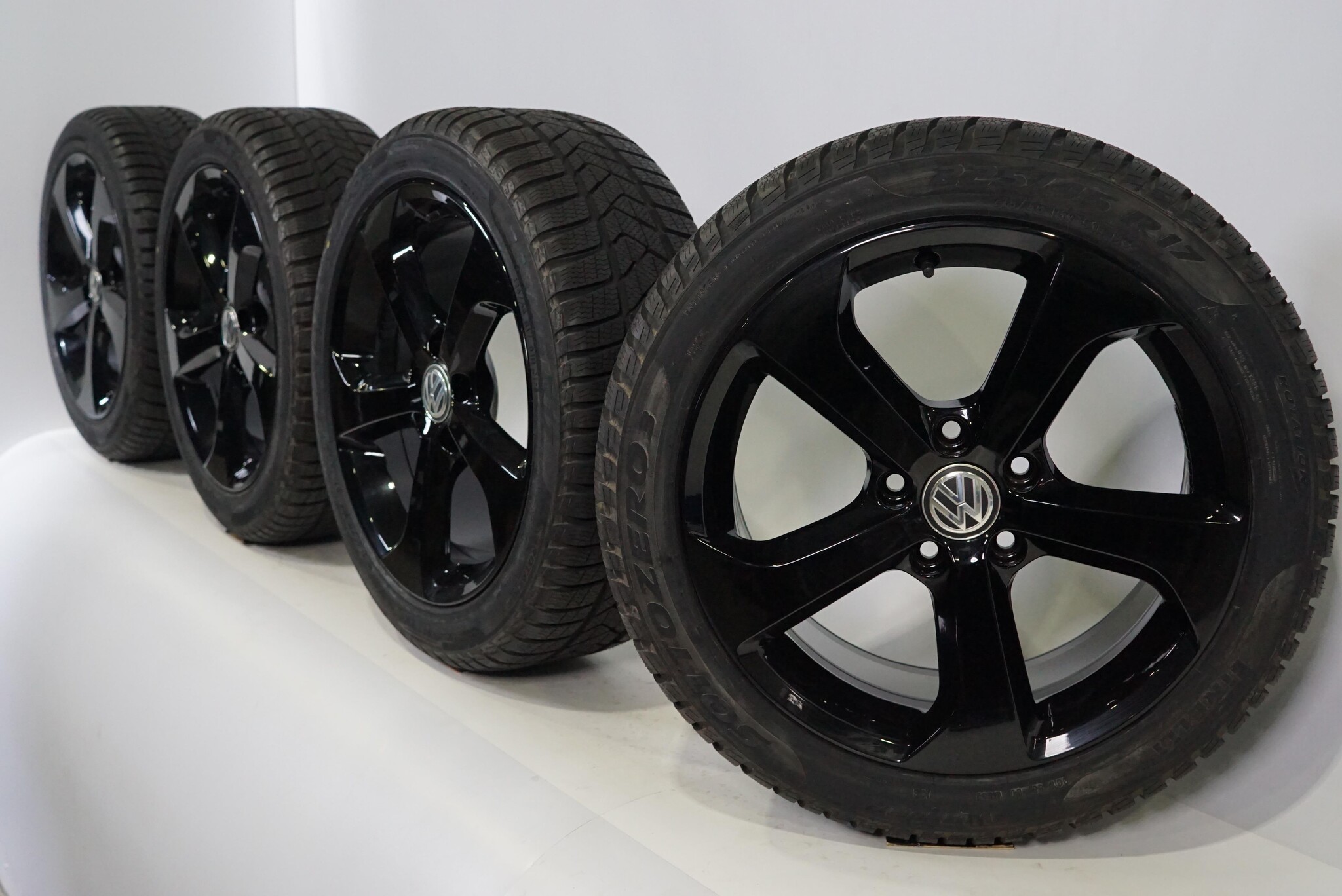 VW Golf 5 6 7 Sportsvan 17-inch Brooklyn rims + Winter tires Pirelli ...
