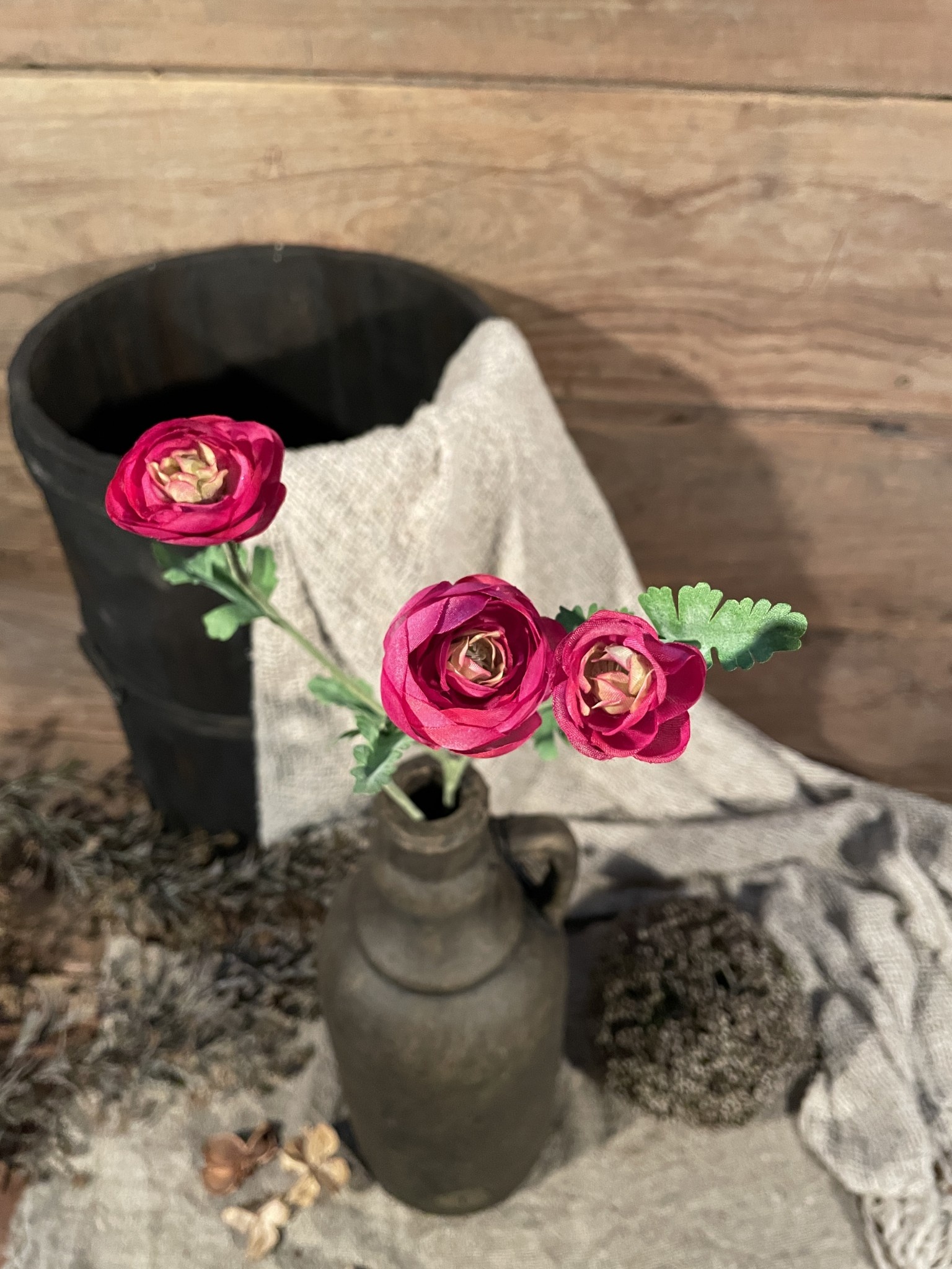 Fuchsia ranonkel/boterbloem 57 cm - Woonwinkel Pommelientje