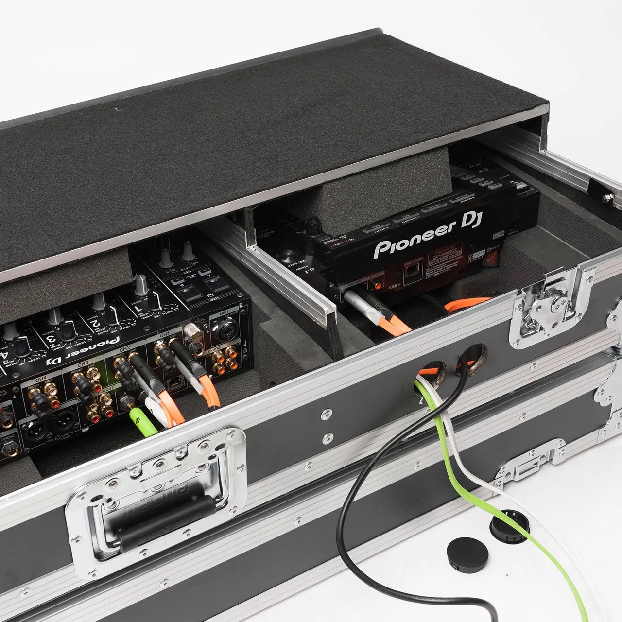 Magma workstation Multiformat flightcase DJset - Dutch DJ Equipment