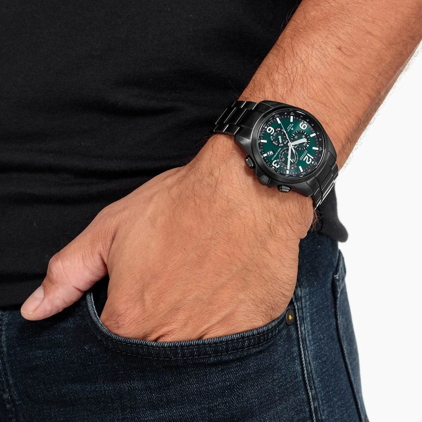 Style in black: 5 black watches that stand out