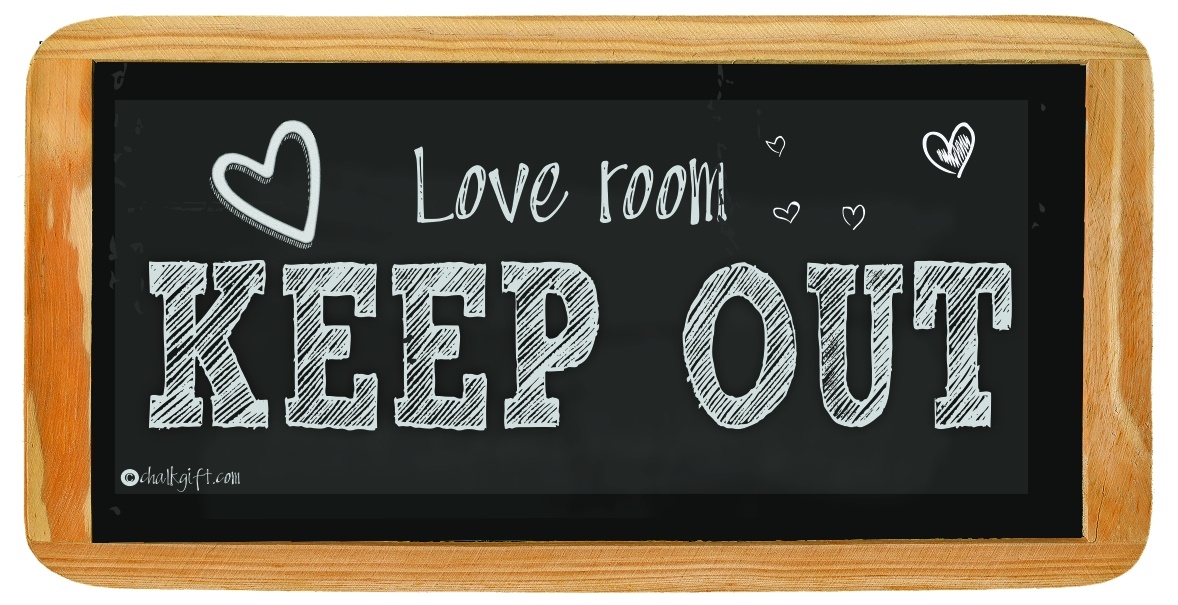 Hanging sign Love Room Keep Out kopen v.a. €7,50 - Toeter Gadgets