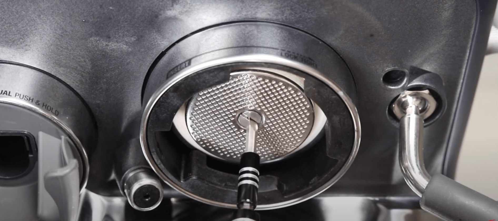 Wat kan je doen als je Sage koffiemachine lekt - Eccellente.nl