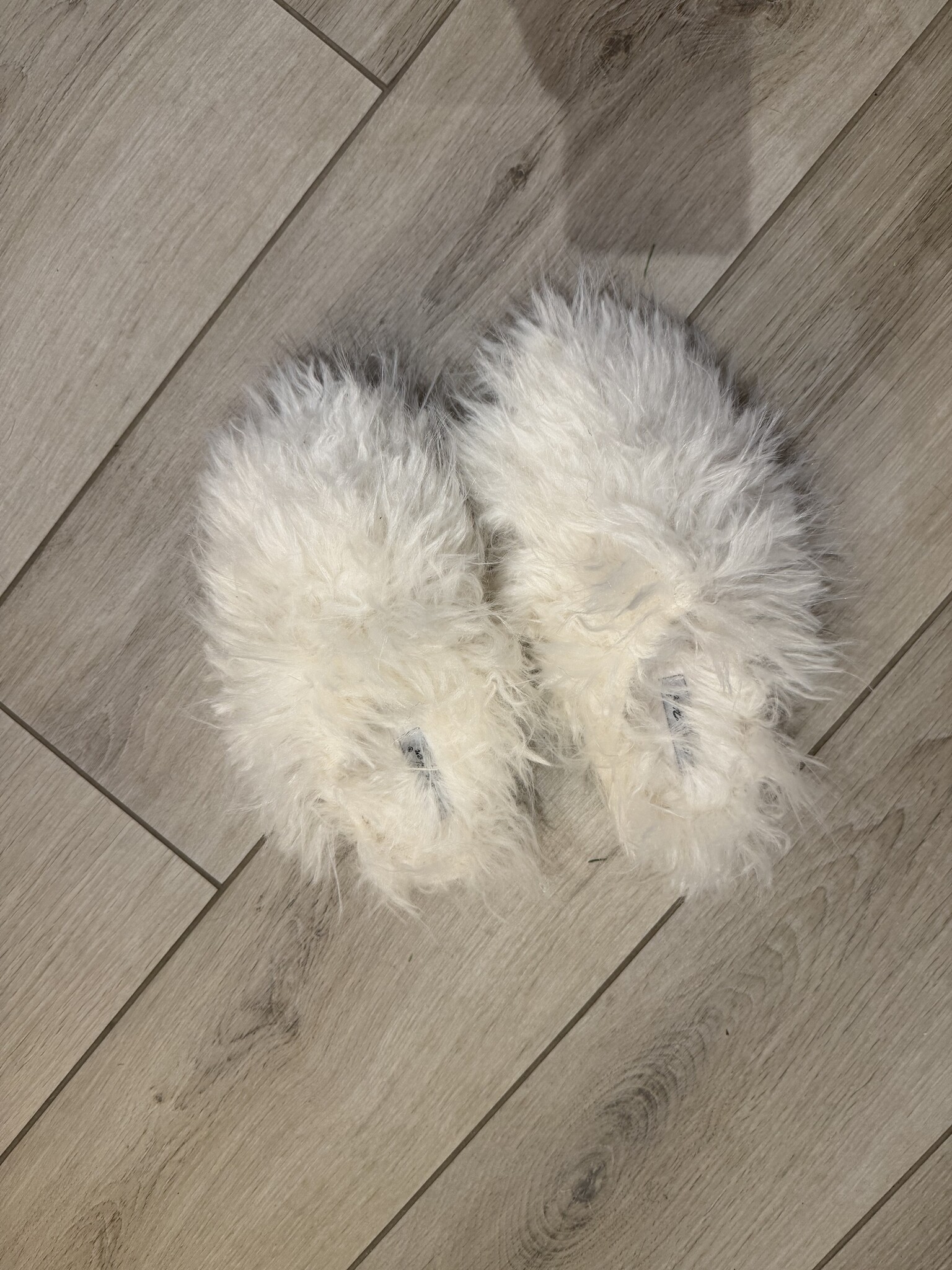 Fluffy Sloffen - Off White - Be Unique