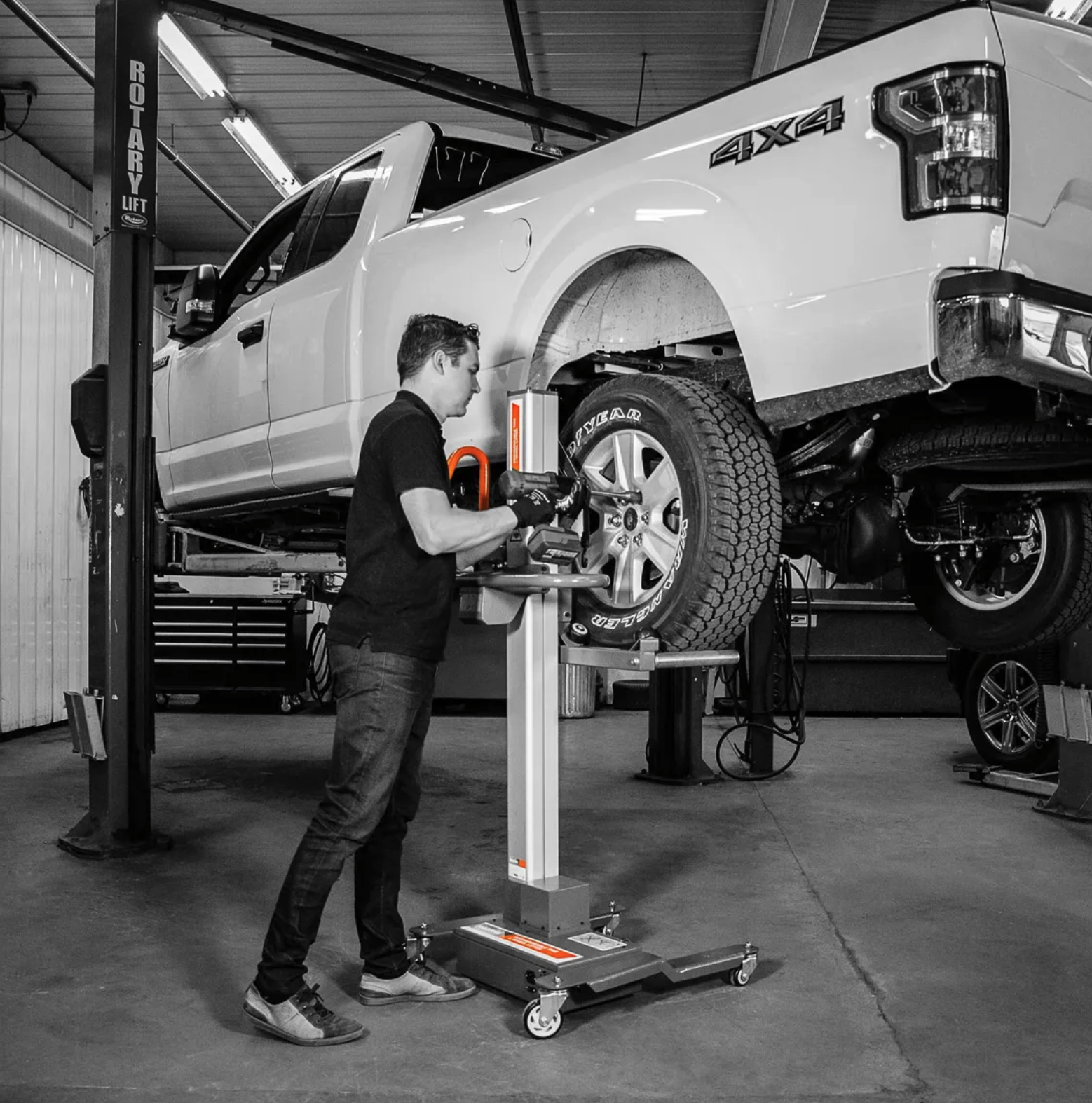 Rechargeable Tyre & wheel Lifter | NeroForce GmbH