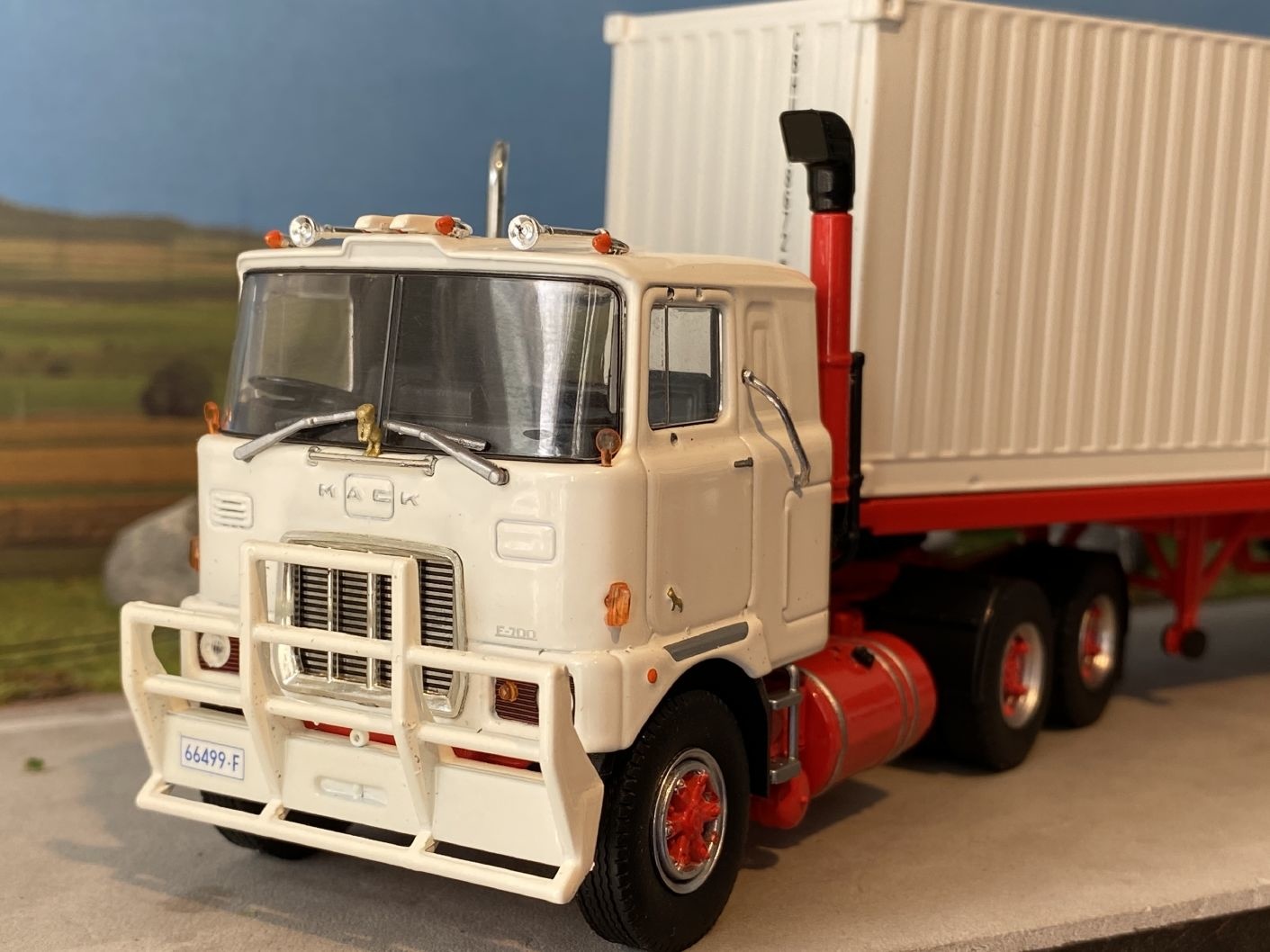 Tekno Mack F700 6x4 with flat trailer and classic 40ft container Mack ...