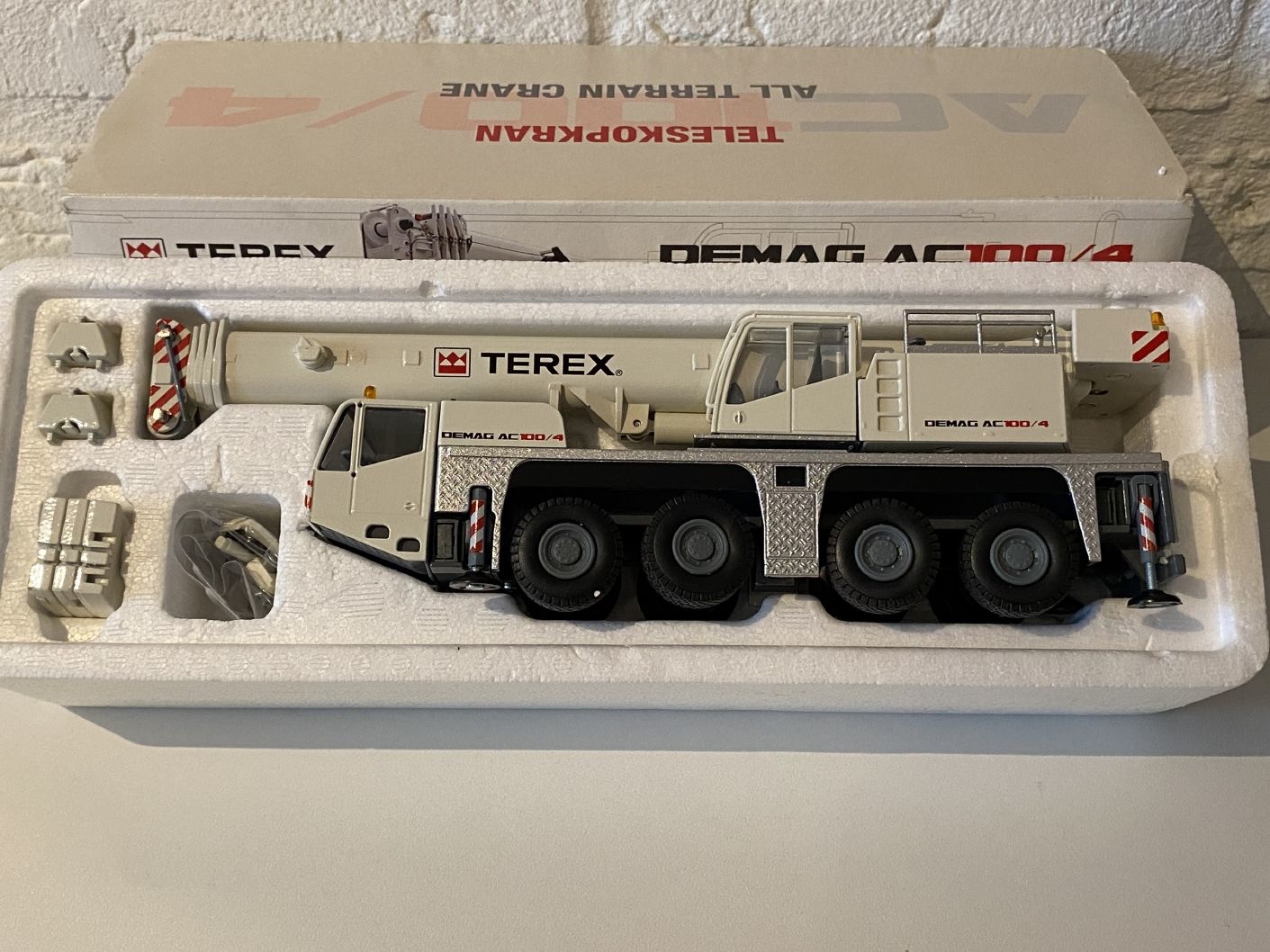 Conrad Terex Demag AC100/4 Mobile Crane - Miniatuurshop.com Conrad Terex Demag AC100/4 Mobile Crane - Miniatuurshop.com
