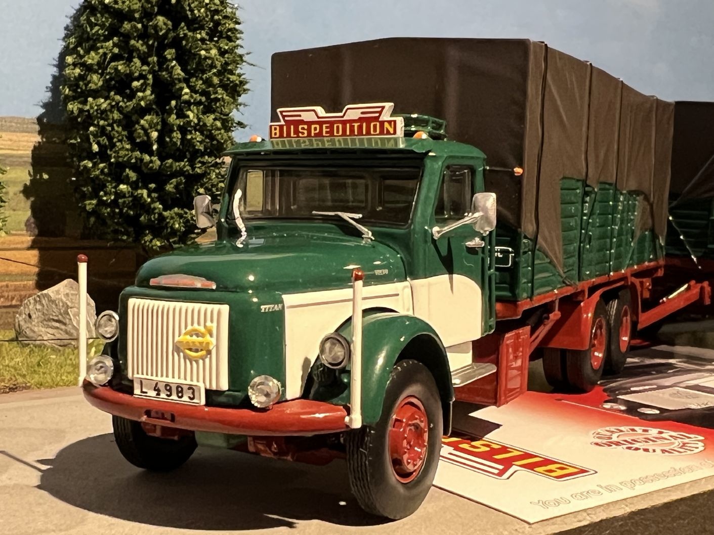Tekno Volvo N88 rigid truck with trailer Bilspedition - Miniatuurshop.com