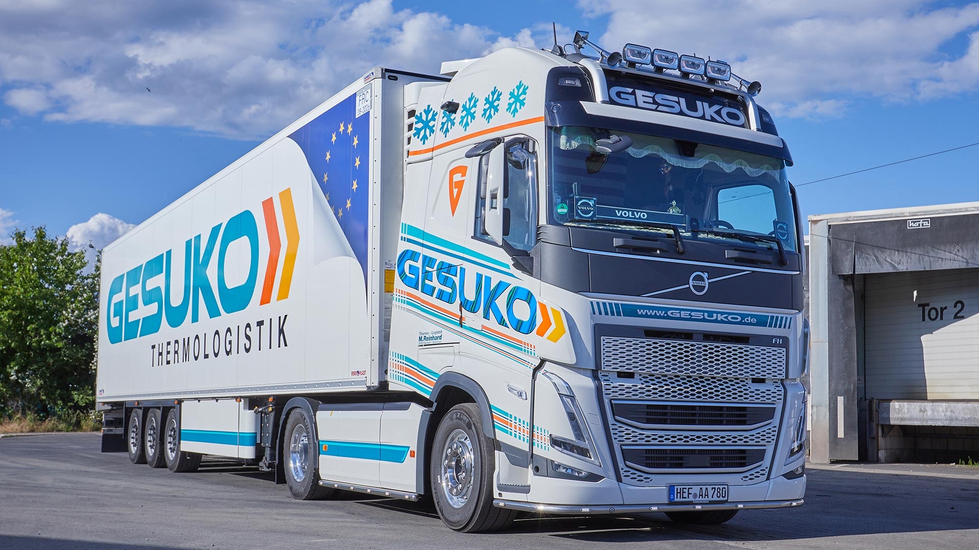 Tekno Volvo FH05 Globetrotter XL with 3-axle reefer trailer GESUKO ...