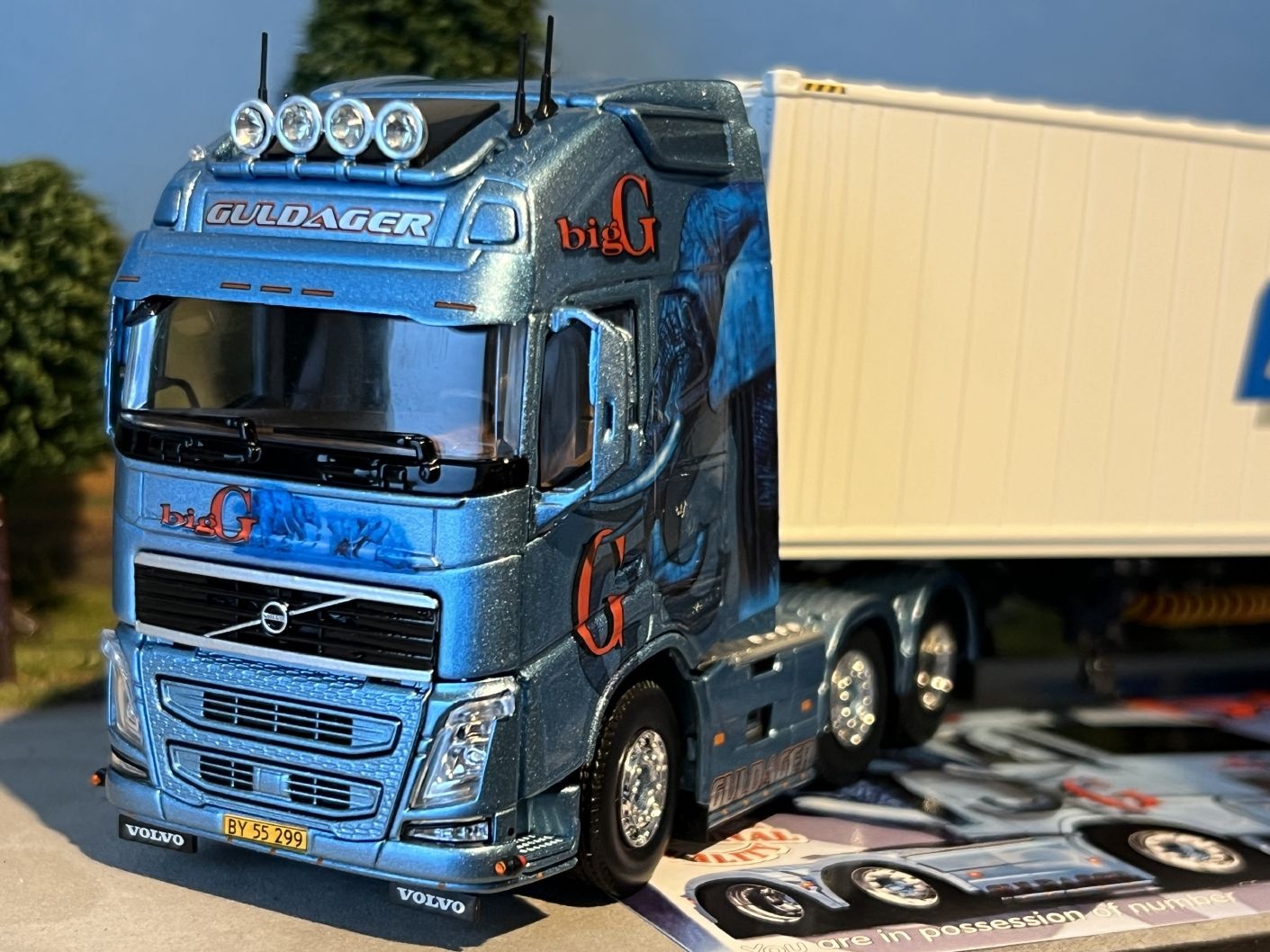 Tekno Volvo FH04 Globetrotter XL met 40ft. reefer container GULDAGER ...
