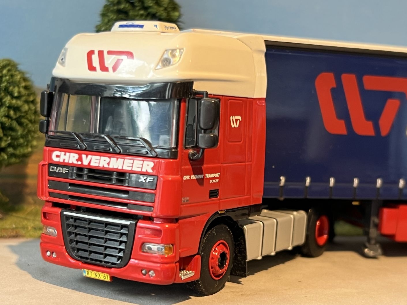 WSI DAF 105XF SSC 4x2 met 3-as schuifzeilen oplegger CHR VERMEER ...