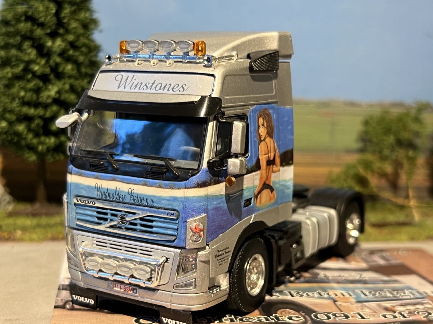 WSI Volvo FH3 Globetrotter 4x2 WINDMOLDERS BETON - Miniatuurshop.com