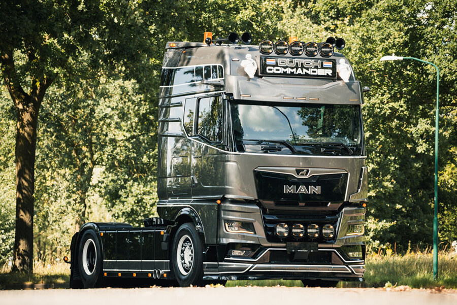 WSI MAN TGX GX 4x2 DUTCH COMMANDER - Miniatuurshop.com