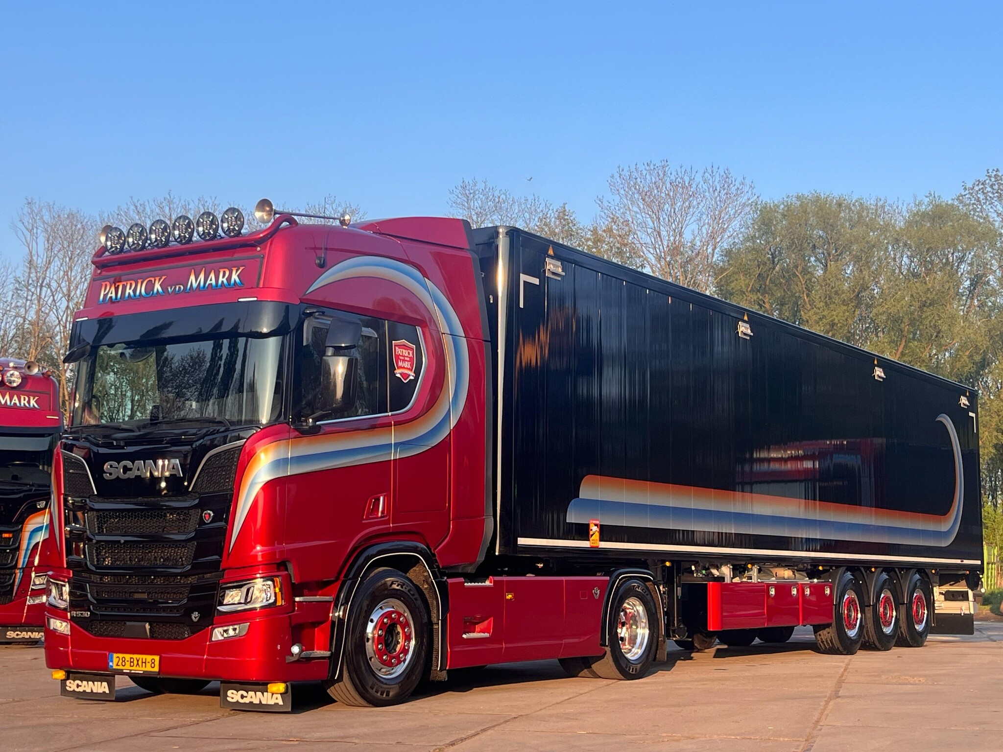 Tekno Scania NGR Highline 4x2 met 3-assige walkingfloor oplegger PATRI - Miniatuurshop.com